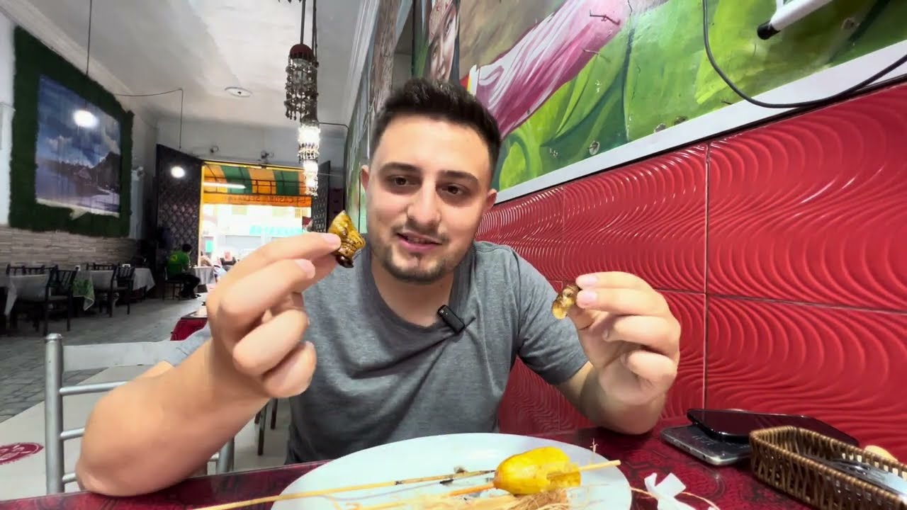 Impactante! Comí Suri (gusano) en Lima - Perú - YouTube