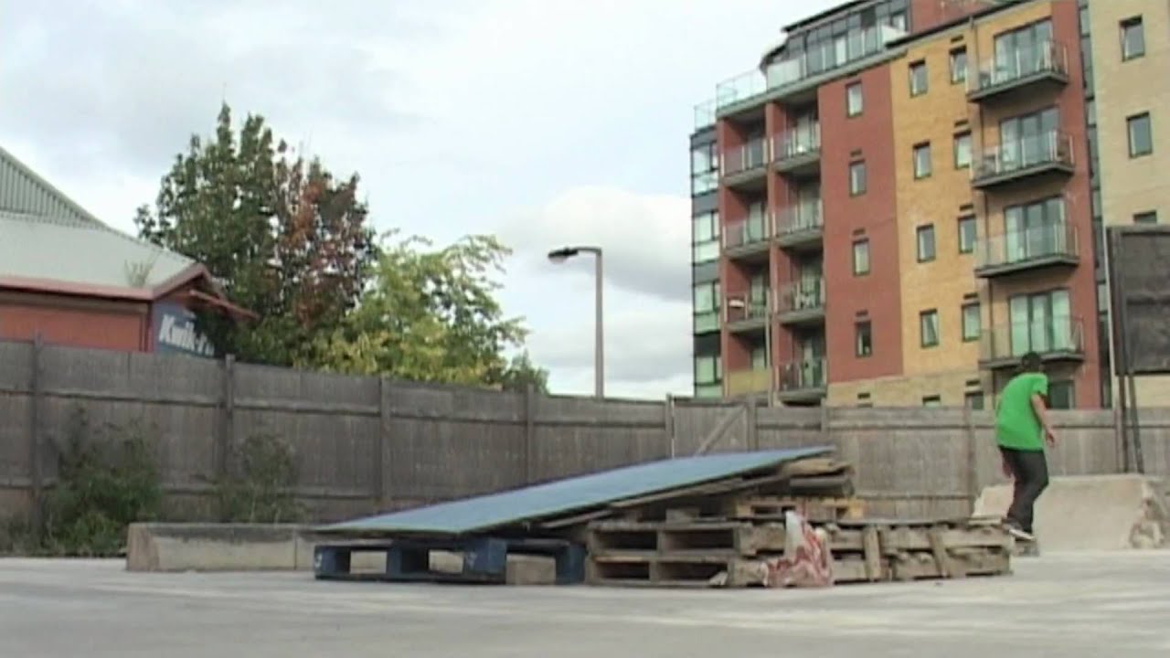 Sunday Skate Clip No. 26 - Jake Wainwright & Rhys Edwards - YouTube