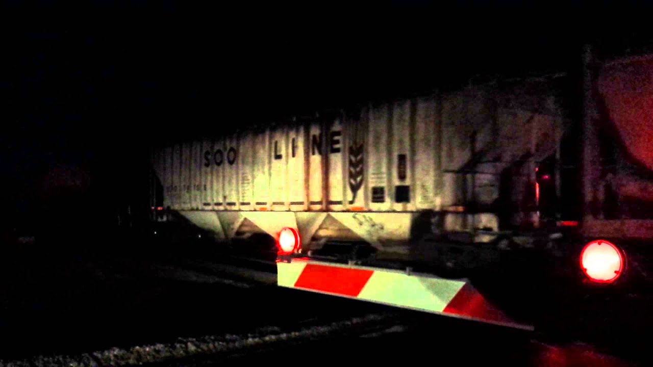 BNSF 4067 at spaulding illinois - YouTube