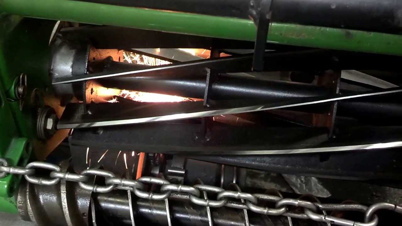 Relief Grinding John Deere 22 inch fairway reel (volume warning) - YouTube