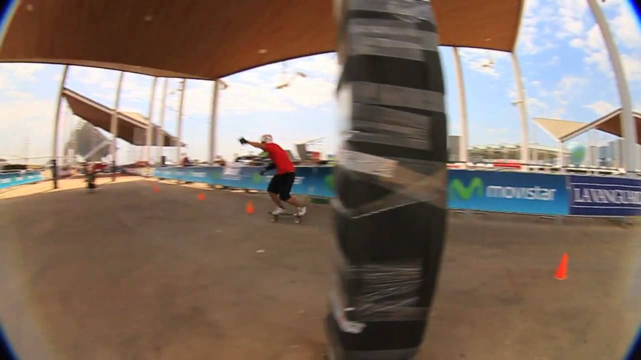 Movistar Barcelona Extreme 2010 - Longboard slalom and slide contest ...