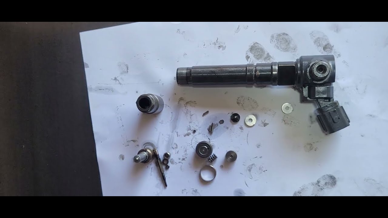 Anatomy of a 2023 Hilux diesel fuel injector - YouTube