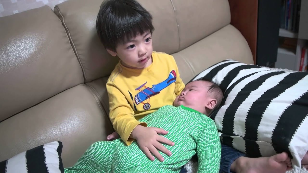 2016120 동생 돌보기 Youtube