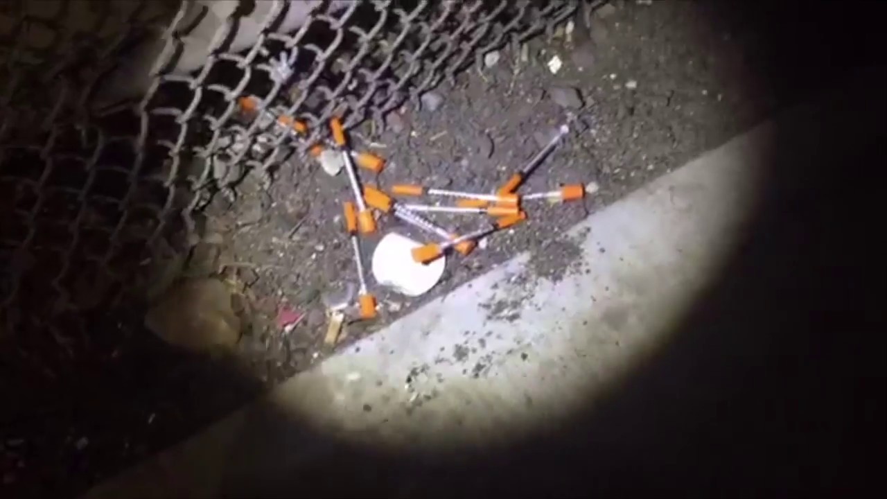 13 syringes found at Staten Island Railway station - YouTube