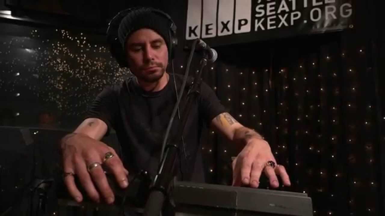 Low Roar - Anything You Need / Vampire on My Fridge (Live on KEXP ...