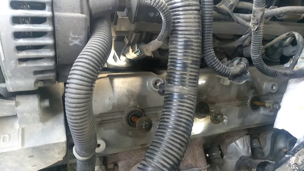 Como quitar la tapa del motor en una Silverado 2013 - YouTube