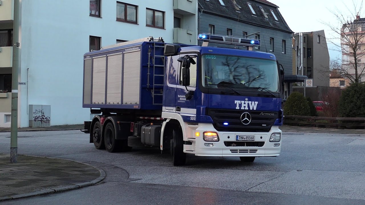 [LKW gegen Hauswand] MTW und WLF des THW OV Bremerhaven auf ...