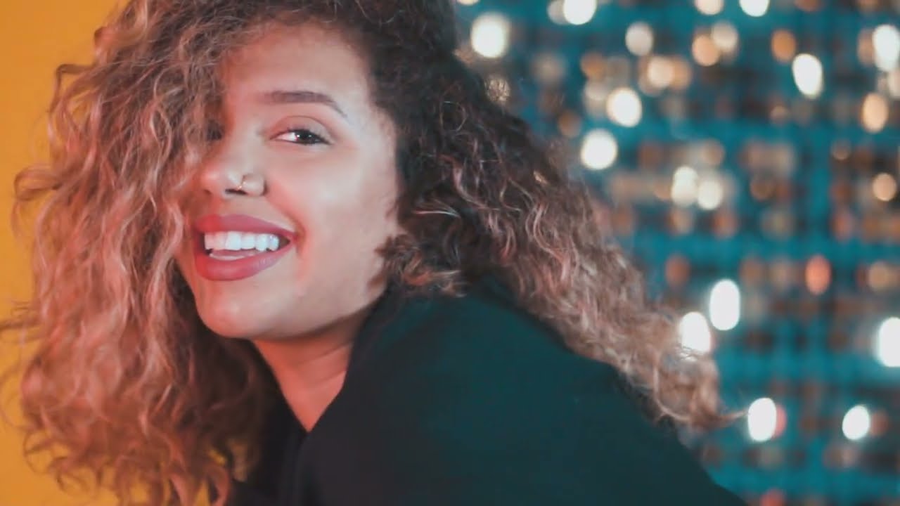 Maëva - Femmes (Clip officiel) - YouTube