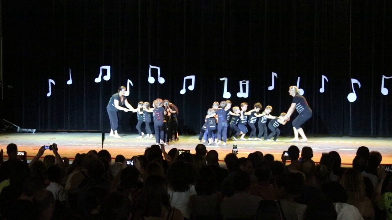 Danse de Rabbi Jacob spectacle maternelle - YouTube