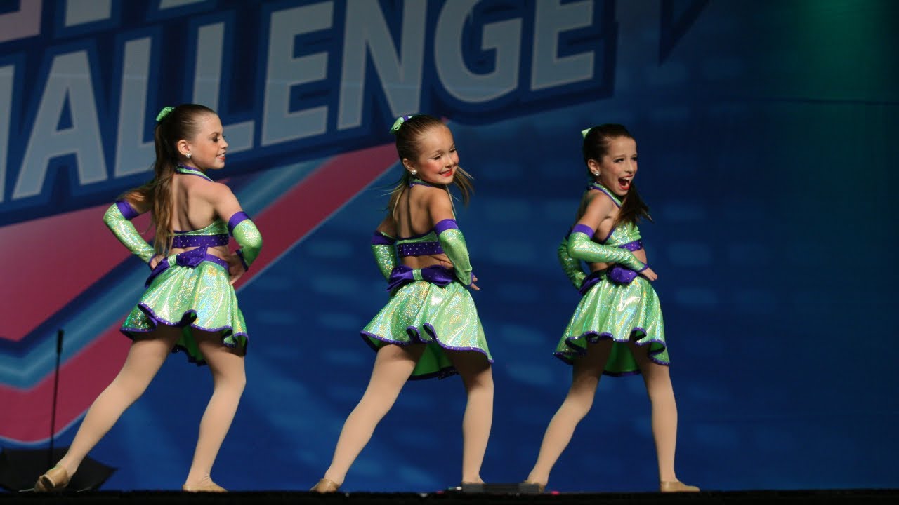 Mini Jazz Trio 2012 - It's Raining Men - YouTube