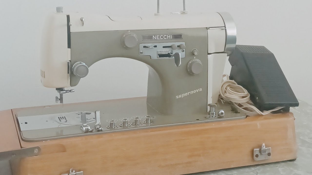 machine à coudre necchi supernova - YouTube