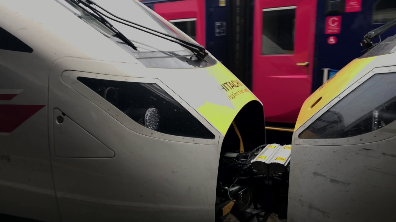 Class 800 (800001 / 800002) leaving London Paddington (PAD) [4K] - YouTube