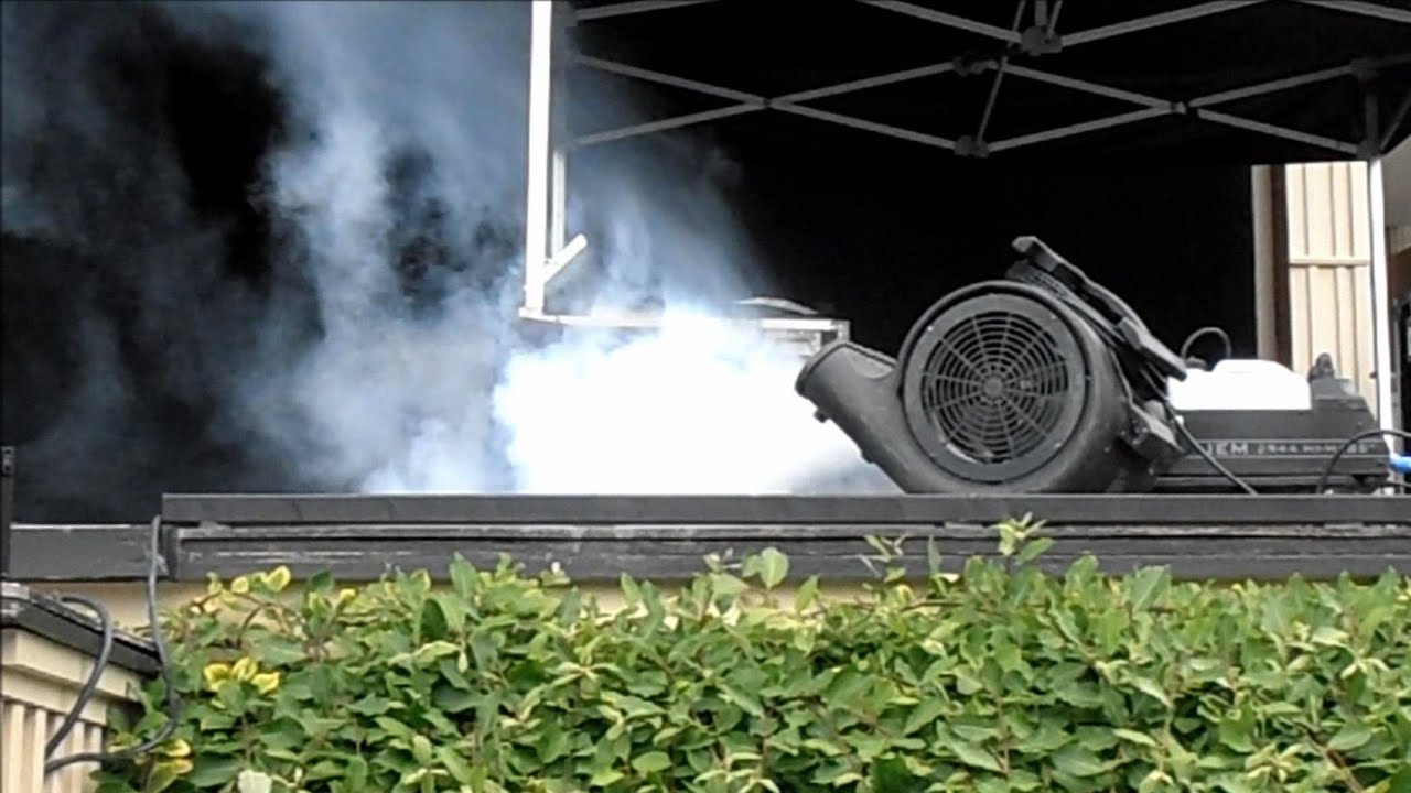 Smoke machine in action / Rökmaskin - YouTube