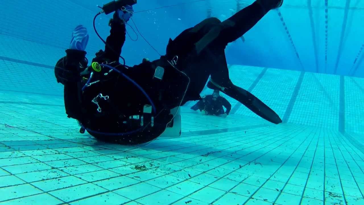 Diving into a fishing net - YouTube