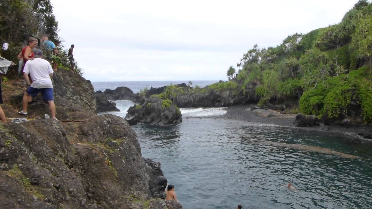 Maui Tide Pools - Locals Cliff Diving Into The Venus Pool - YouTube