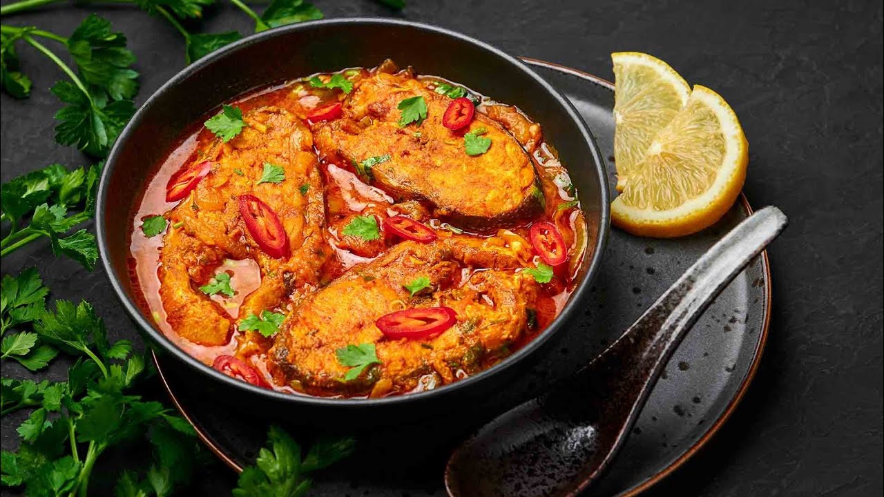 Rui Fish Curry Recipe in Bangoli Village style || রুই মাছের ঝোল বানিয়ে ...