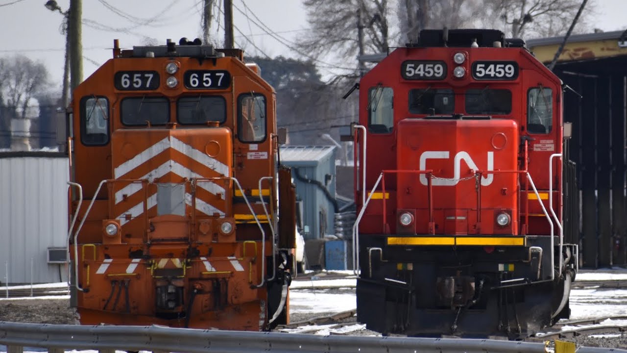Quick Clip: Elgin Joliet & Eastern 657 And Canadian National 5459 Sit ...