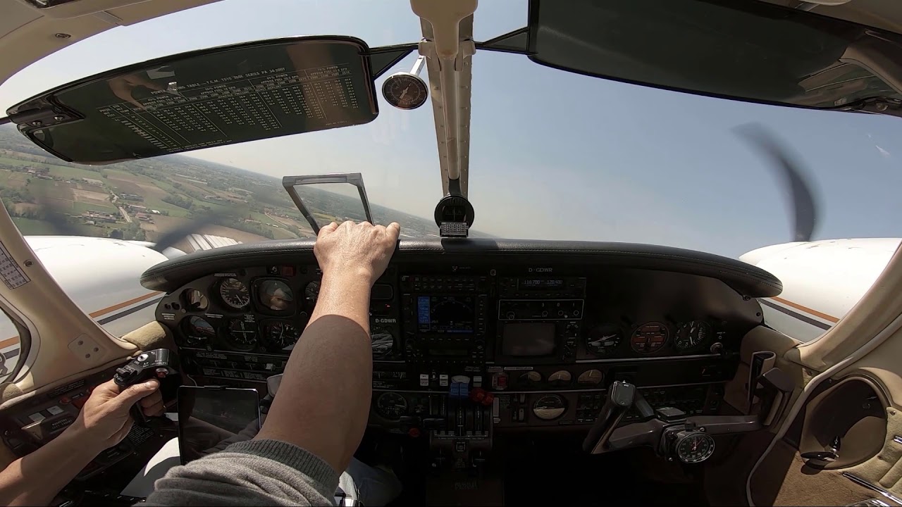 Piper Seneca II - GoPro Hero 7 Black - 1° Maggio Volando - YouTube