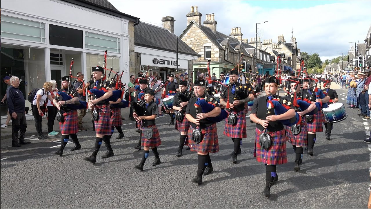 Methil & District Pipe Band in street parade marching to the 2023 ...