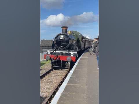 9351 arriving into Watchet - YouTube