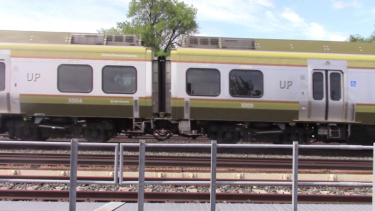 UP Express train near West Toronto junction. - YouTube