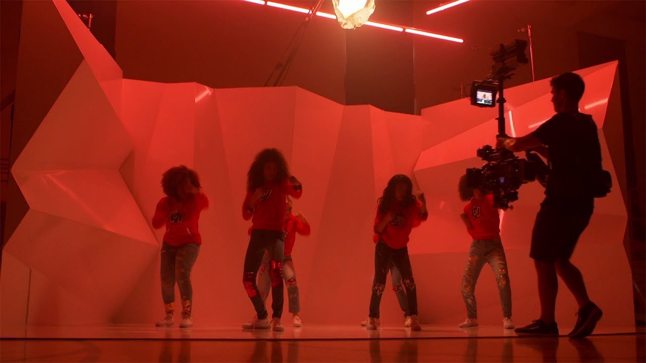 Raven, saison 2 - Making of du clip "Legendary" - YouTube