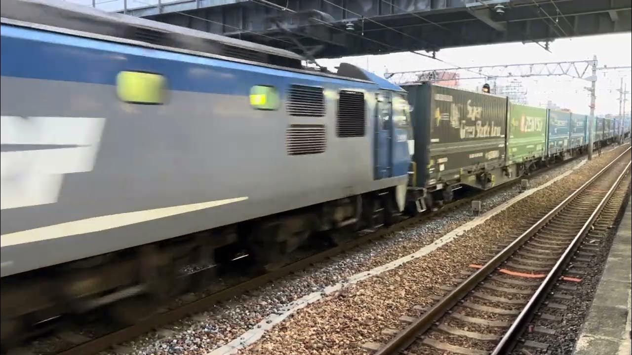 2023.8/30(水)東淀川駅5:38＊2061レEF210-17スーパーグリーンシャトルライナー後EF210-335 - YouTube