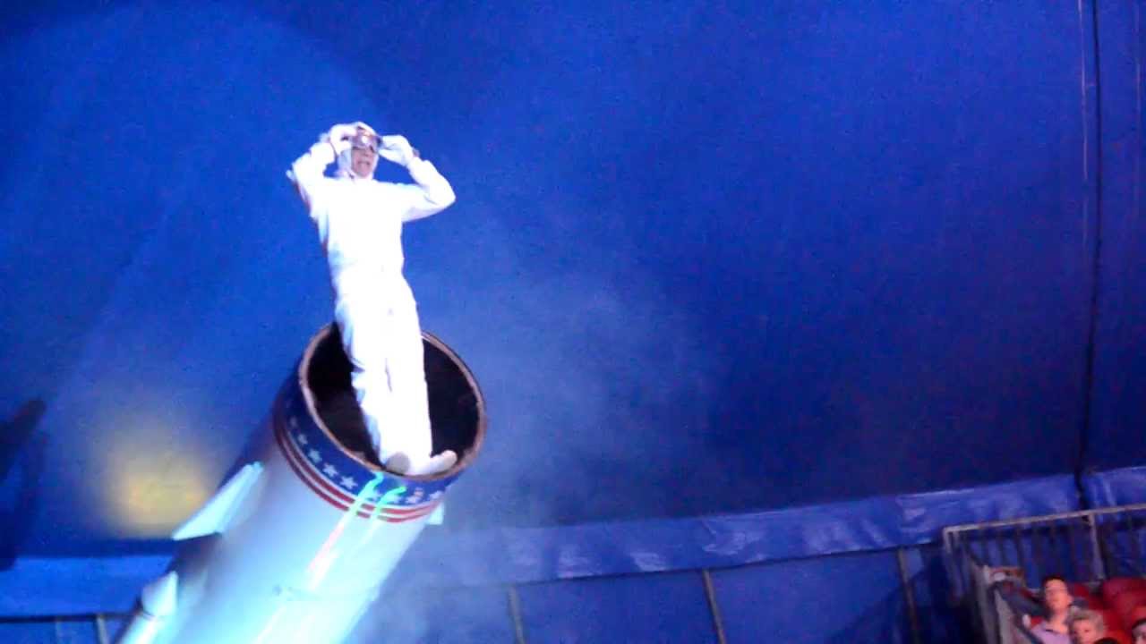 L'uomo proiettile al Circo Orfei a Lignano - The human cannoball at the ...