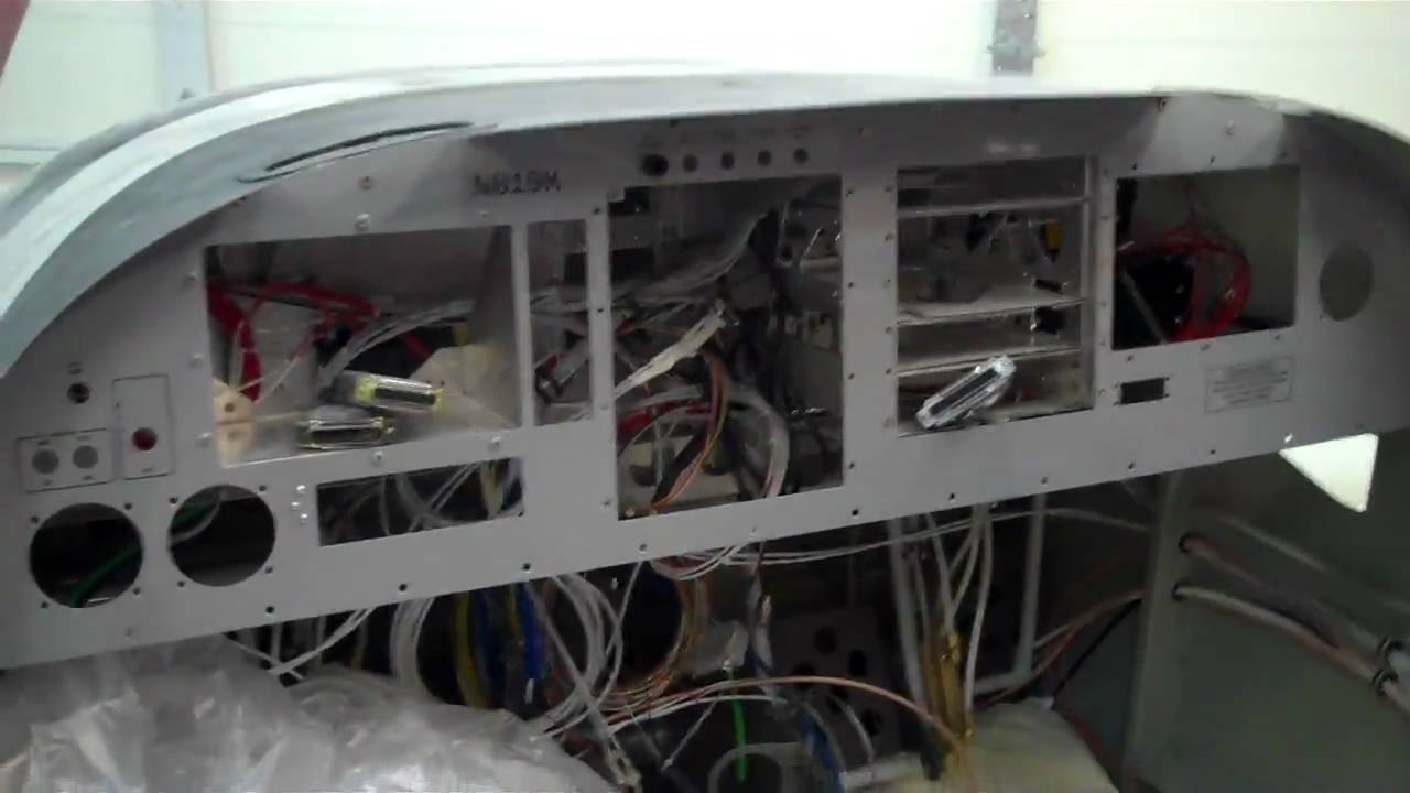 RV-10 fuselage construction walkaround, December 2009 - YouTube