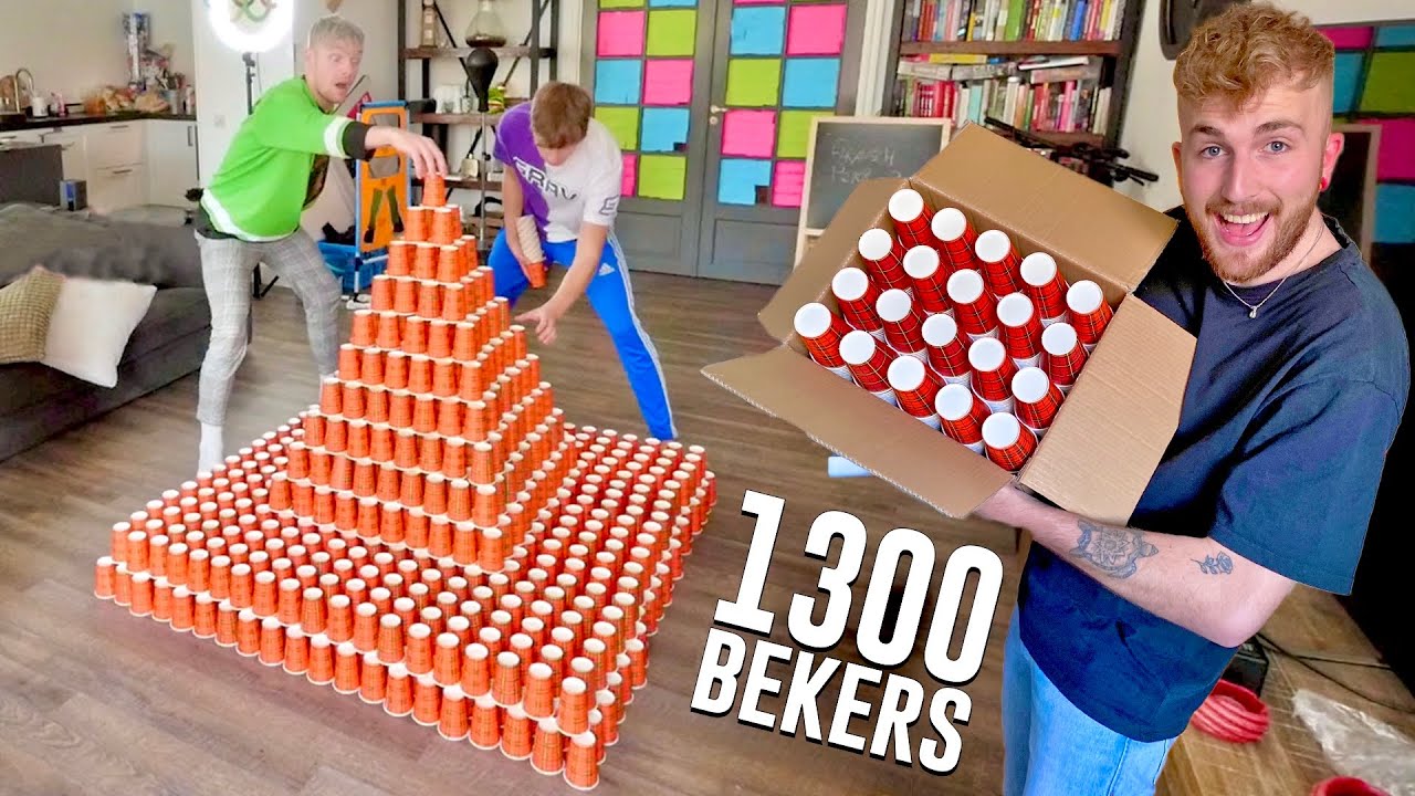 MEGA BEKER TOREN BOUWEN IN DE WOONKAMER! - YouTube
