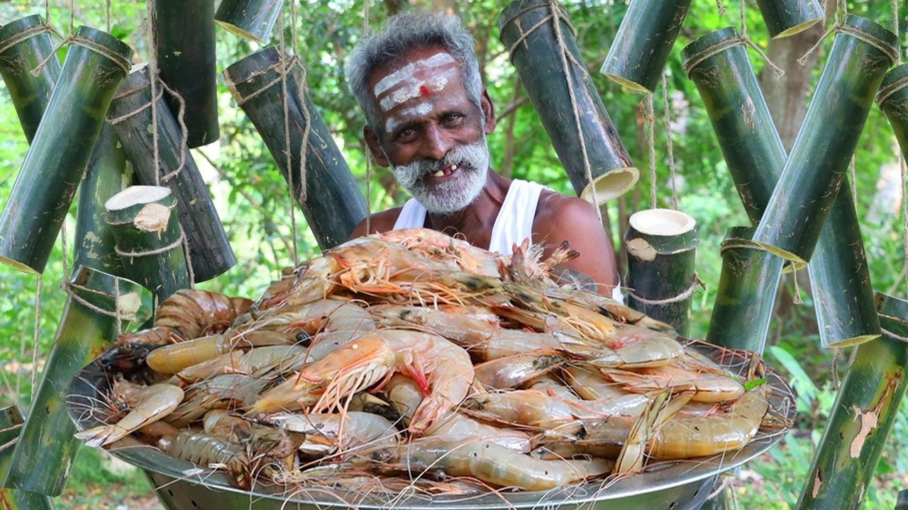 BAMBOO !!! Prawn Rice inside the banboo by Daddy Arumugam / Village ...