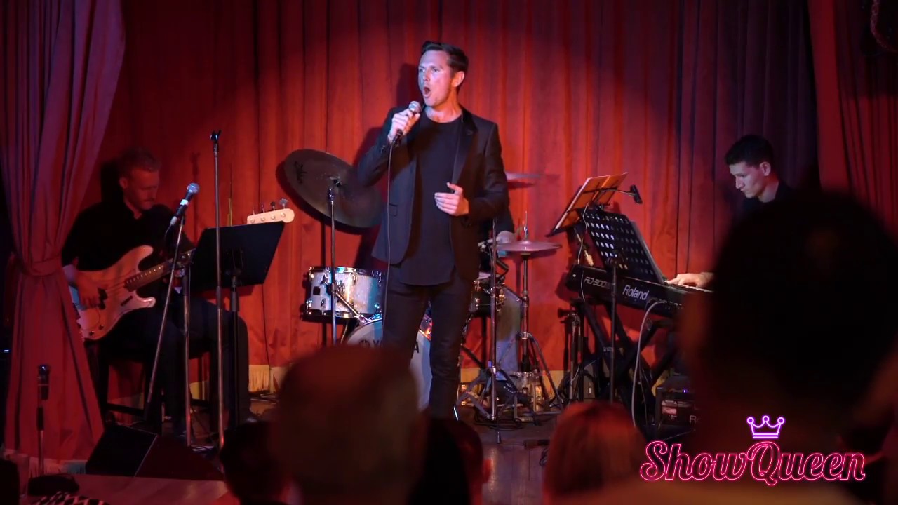 Show Queen: Alex Rathgeber - You'll Never Walk Alone - YouTube