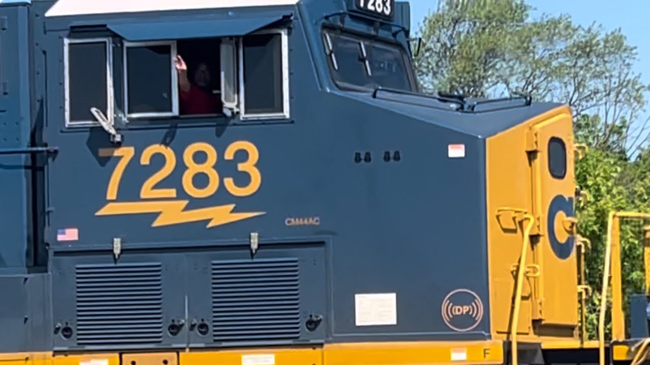 Nice CSX engineer! - YouTube