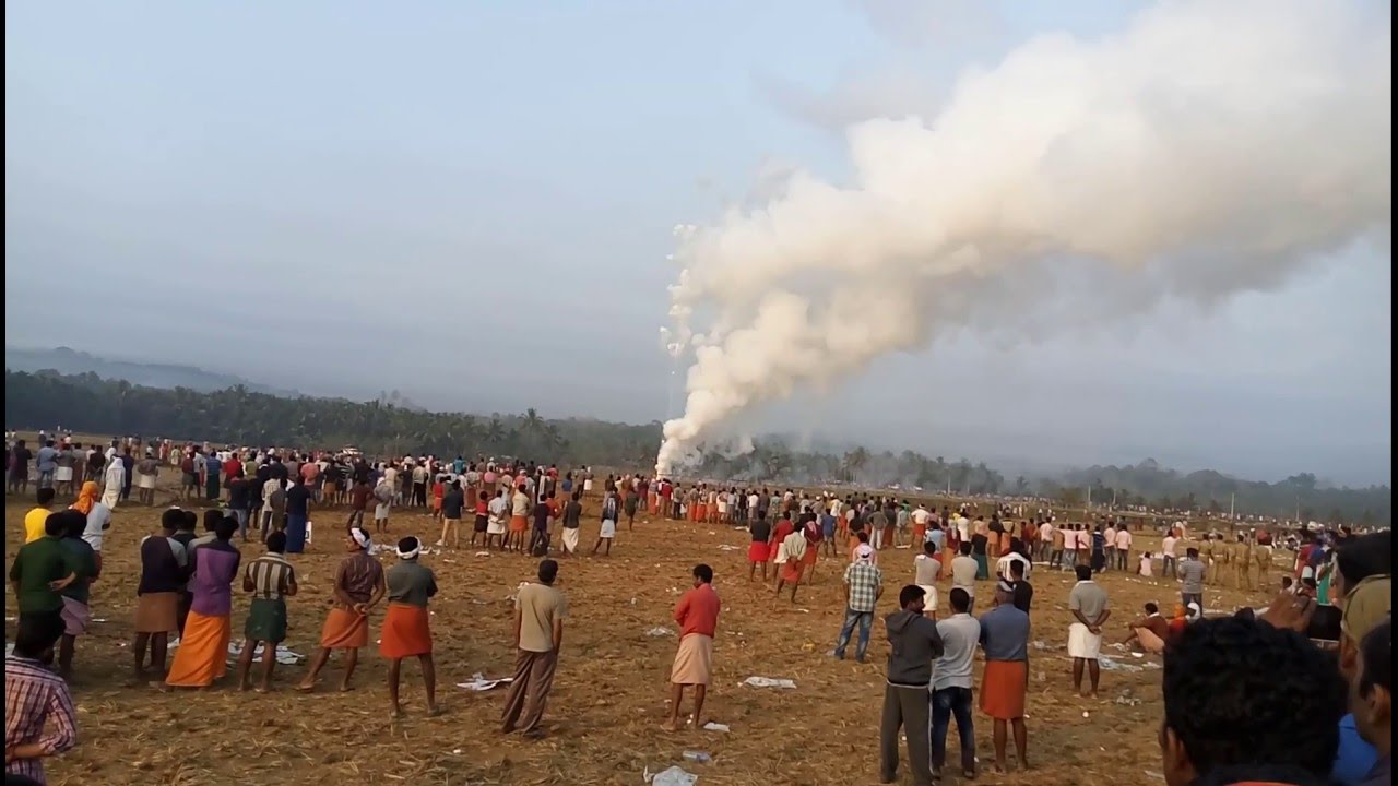 chelakkara anthimahakalan 2016 vedikettu - YouTube