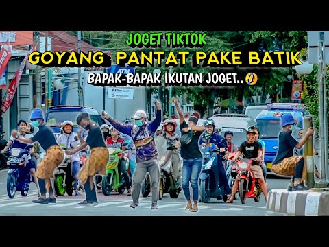 JOGET TIKTOK GOYANG PANTAT PAKE BATIK DI LAMPU MERAH.. NGAKAK PARAH | PRANK UNDONESIA