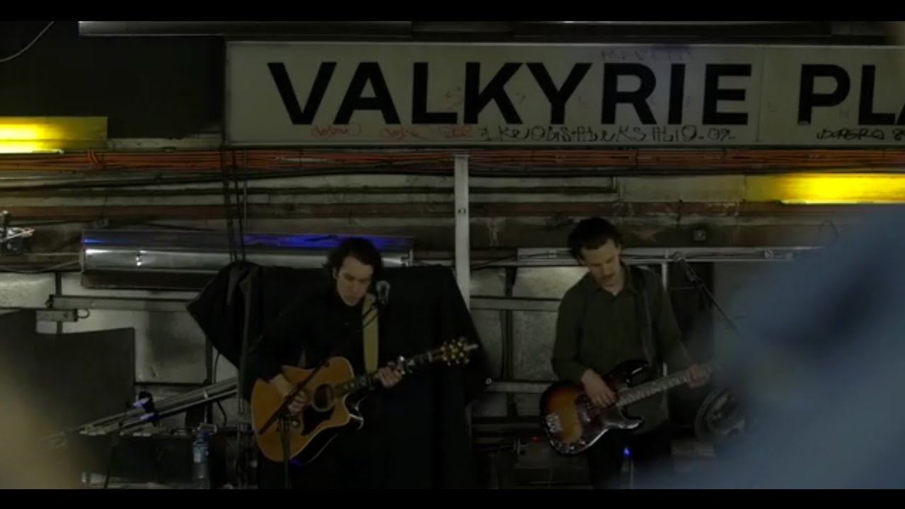 Röst - Dandelion (live at Valkyrie Plass Stasjon) - YouTube