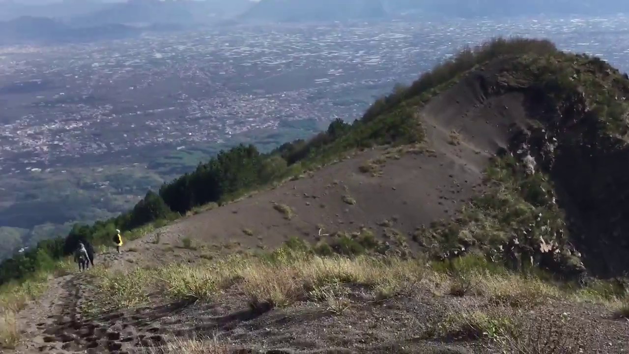 In cima al Monte Somma : Ottaviano , i paesi vesuviani ed il Vesuvio ...