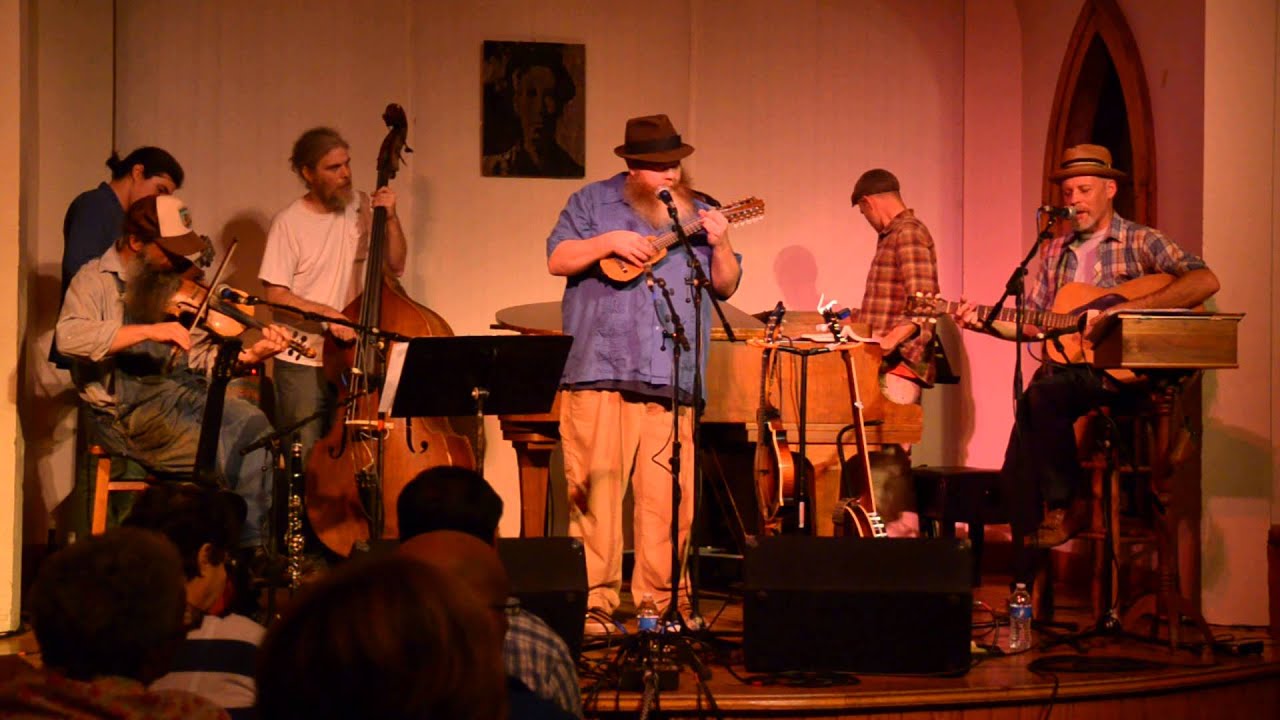 Jack Herranen & the Little Red Band, "Abrigamos Esperanza" - YouTube