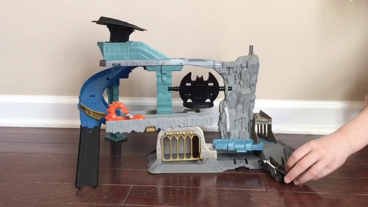 Gebs Videos DC Batman Batcave Hot Wheels with Batwing Play Set - YouTube