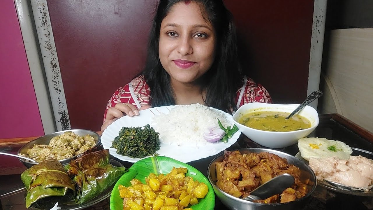 Eating Show - Rice, Vetki Paturi, Echorer Kalia, Kolmi Saag, Aloo Vaja ...