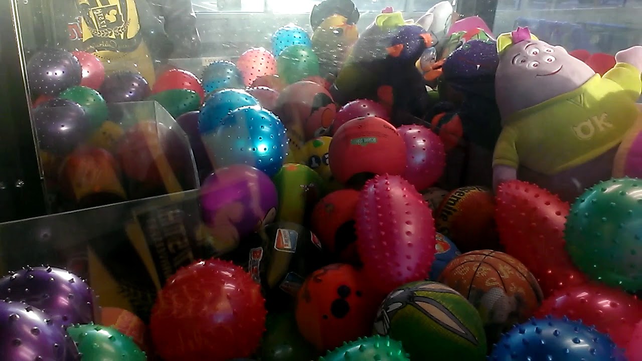 PLUSH PALACE CLAW MACHINE @ WALMART 2 IN ROW - YouTube