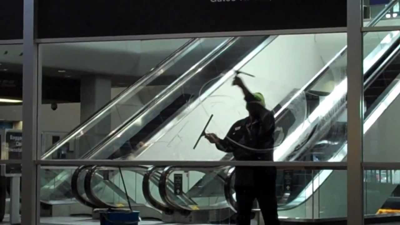 World's Fastest Window Cleaner - YouTube