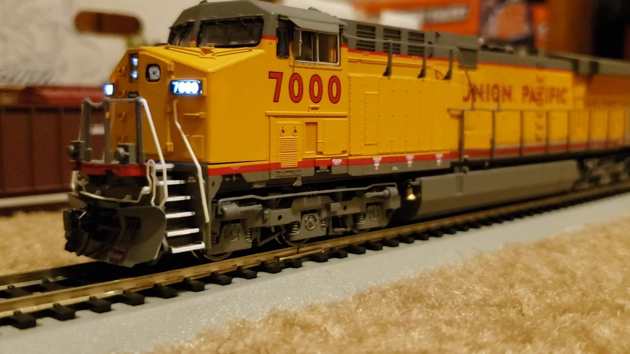 Testing my up AC6000, ho scale - YouTube