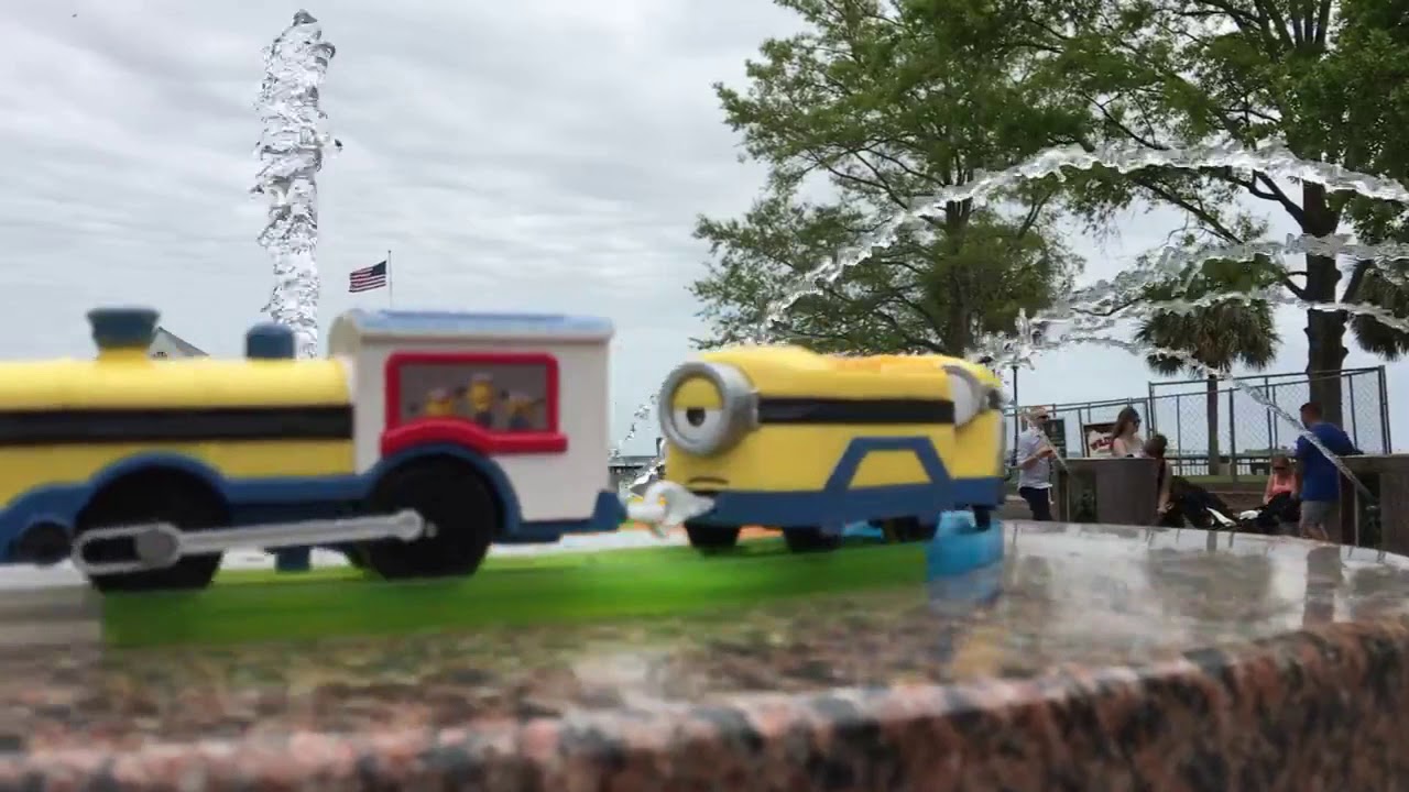 Tomy Plarail Dream Railway Despicable Me Minions Talking Train visit ...