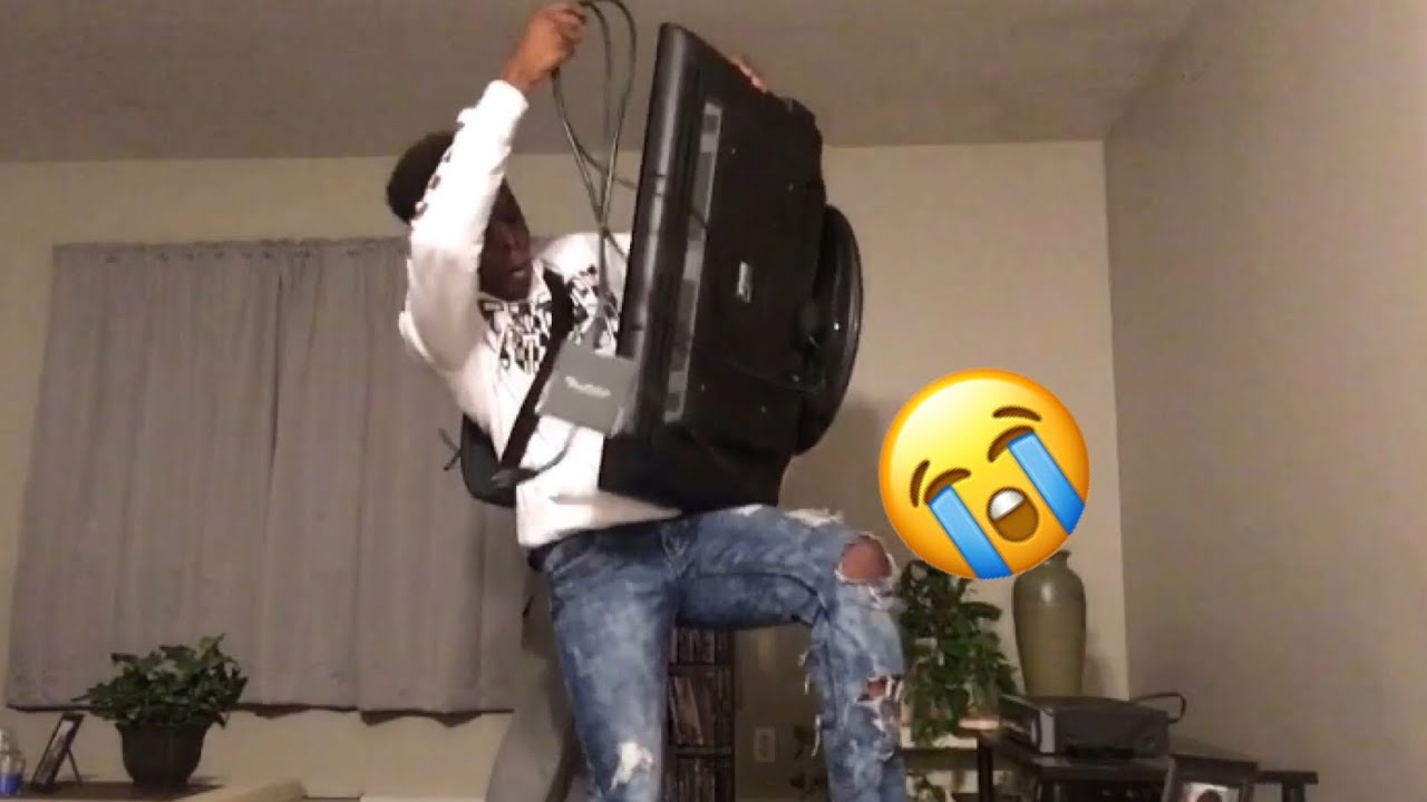 Home invasion prank/ your house got robbed PRANK on MOM!!!(funny😭 ...