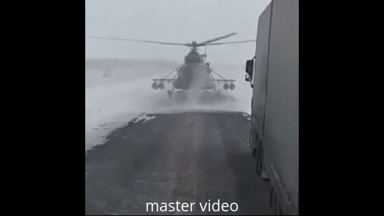 Stray Combat Helicopter lands On The Highway - Verdwaalde Helikopter ...