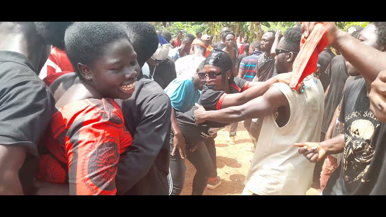 soloku walking through brass band what a dancing 💃 special great - YouTube