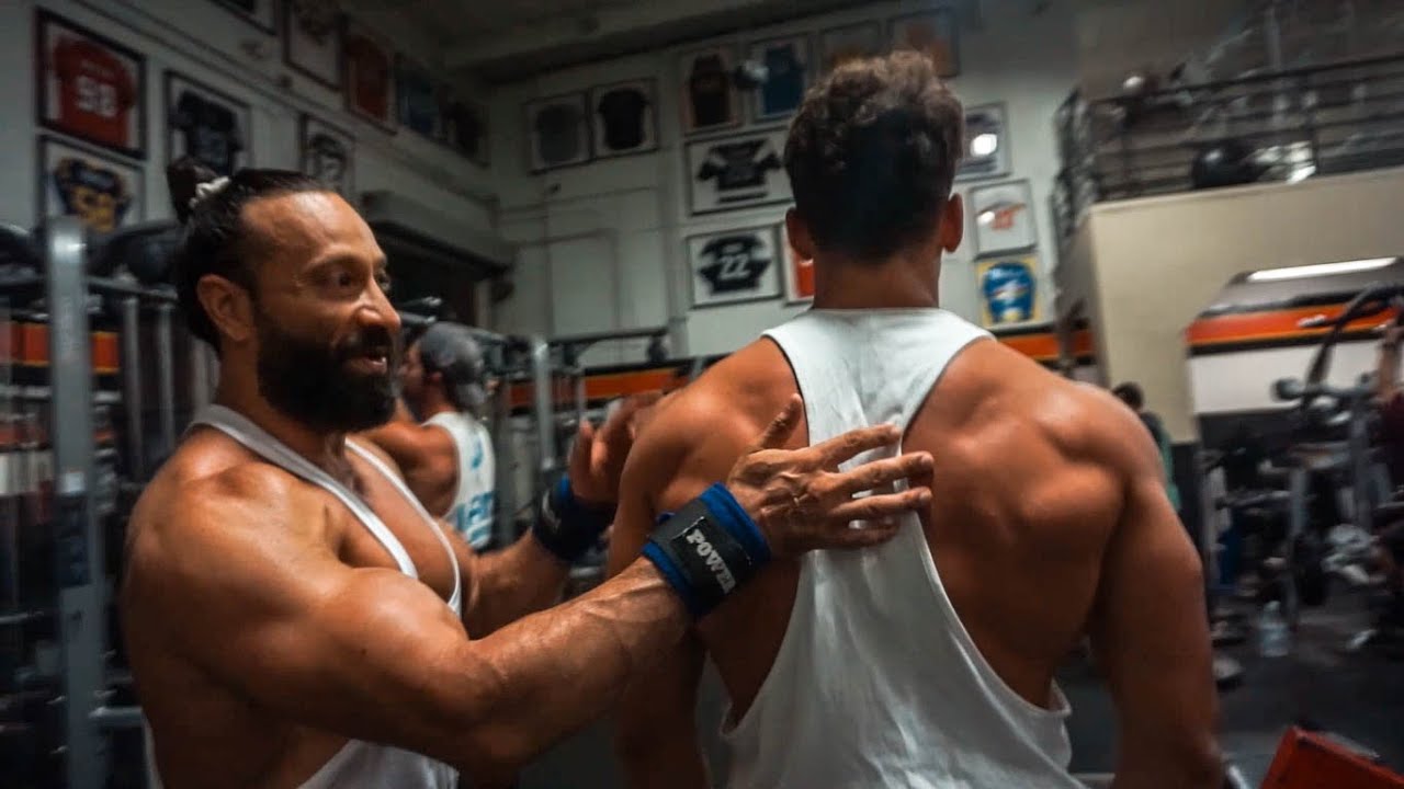 TRAINING BACK WITH THE GURU OF GOLD'S GYM - YouTube