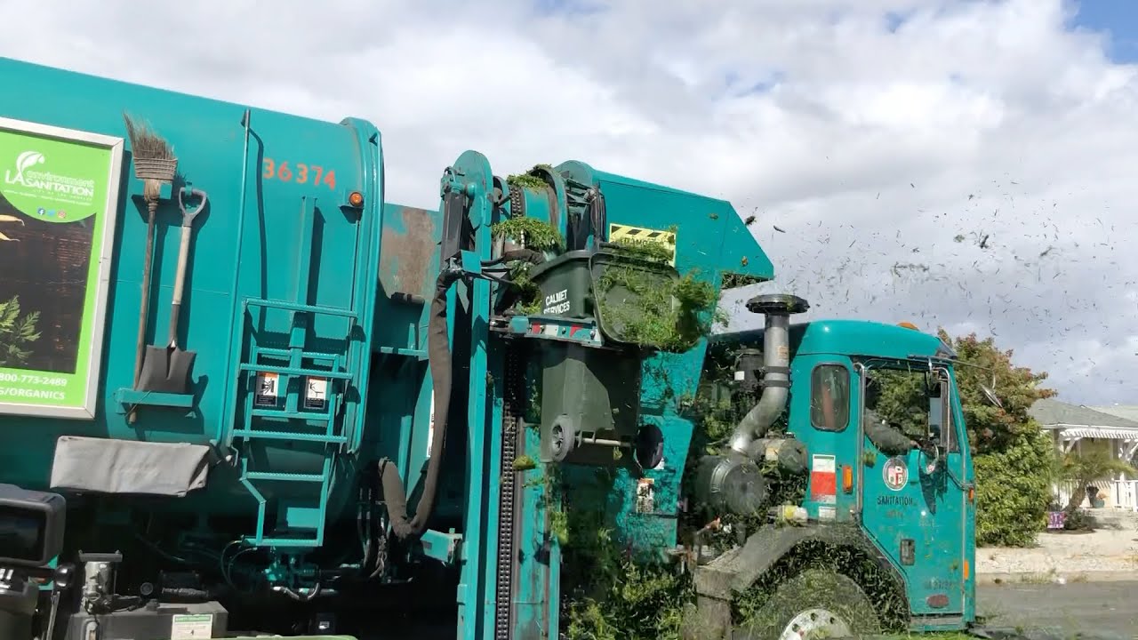 Garbage truck Fail - YouTube