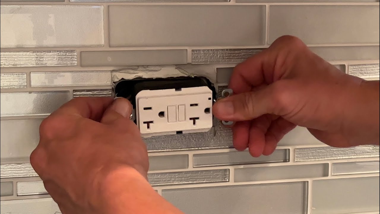 How to Replace a GFCI Outlet - YouTube